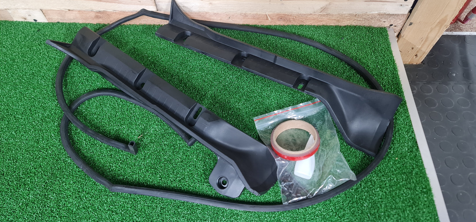 Isuzu D Max Dust Seal Kit for Load Bin 2018- 2021 - Advanced 4x4